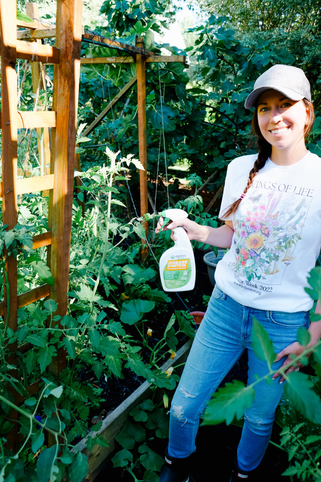 How To Create A Bee-Friendly Backyard To Protect Pollinators - Maison Pur